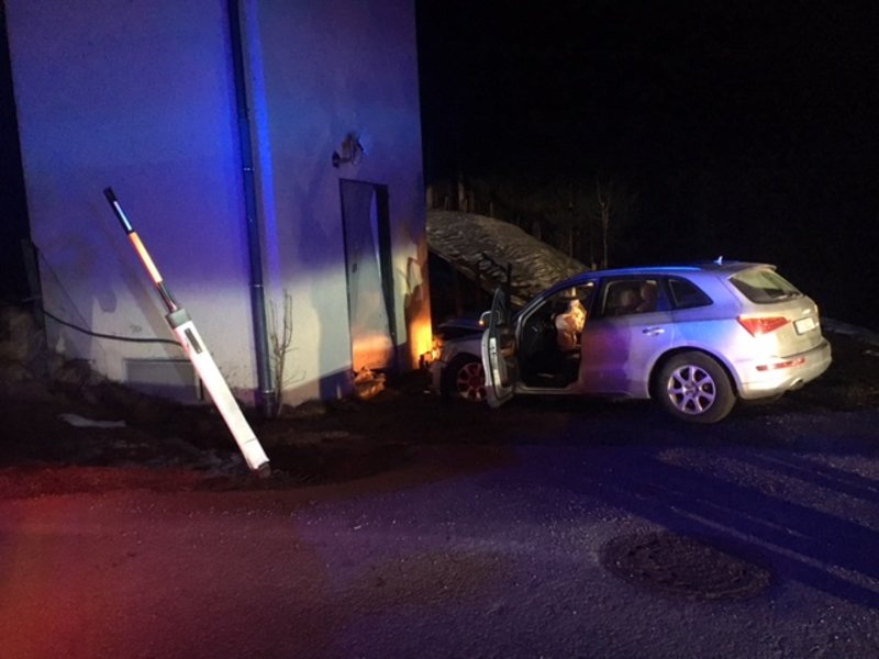 Verkehrsunfall Trafostation